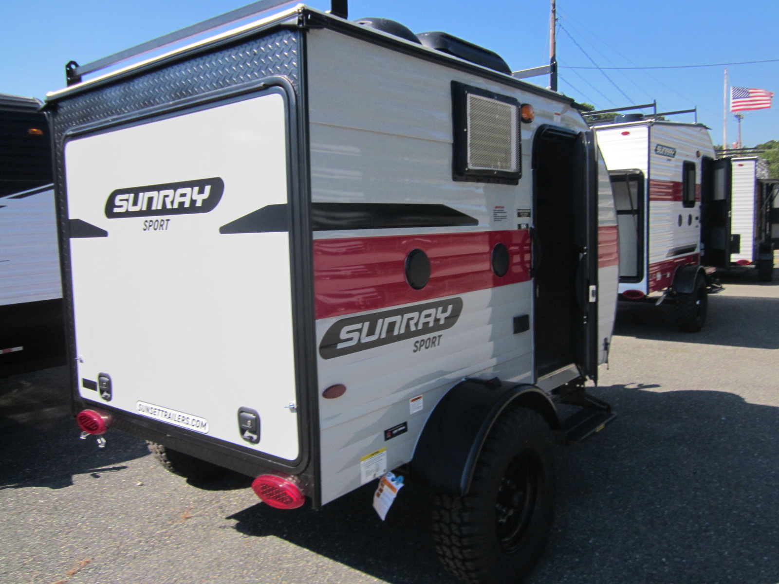 2023 109 SUNRAY | Gloucester RV